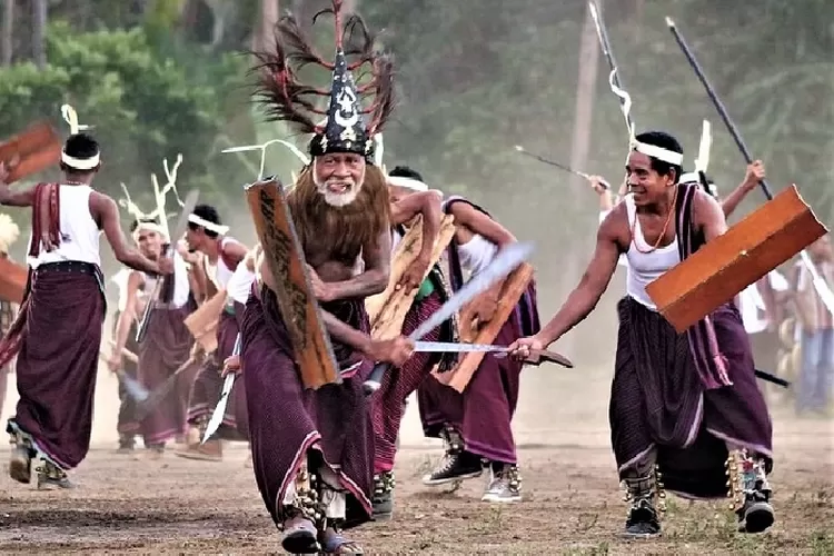 15 رقصة حرب تقليدية من الأرخبيل الإندونيسي تعبر عن الشجاعة والقوة ...